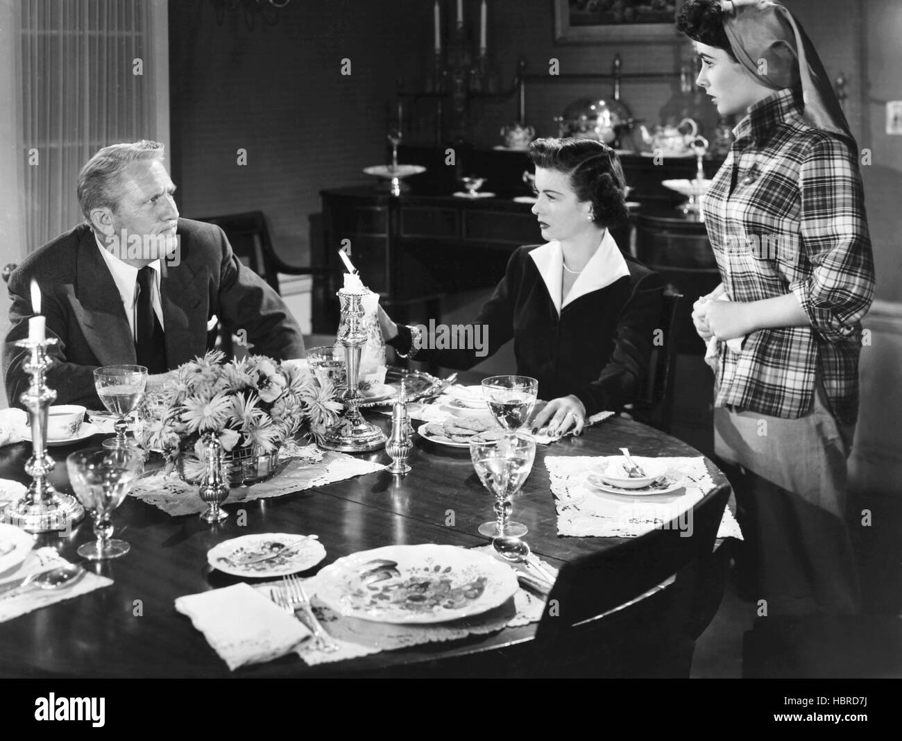 FATHER OF THE BRIDE, from left: Spencer Tracy, Joan Bennett, Elizabeth ...