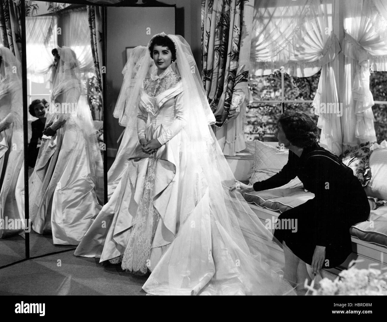 FATHER OF THE BRIDE, Elizabeth Taylor, Joan Bennett, 1950 Stock Photo ...