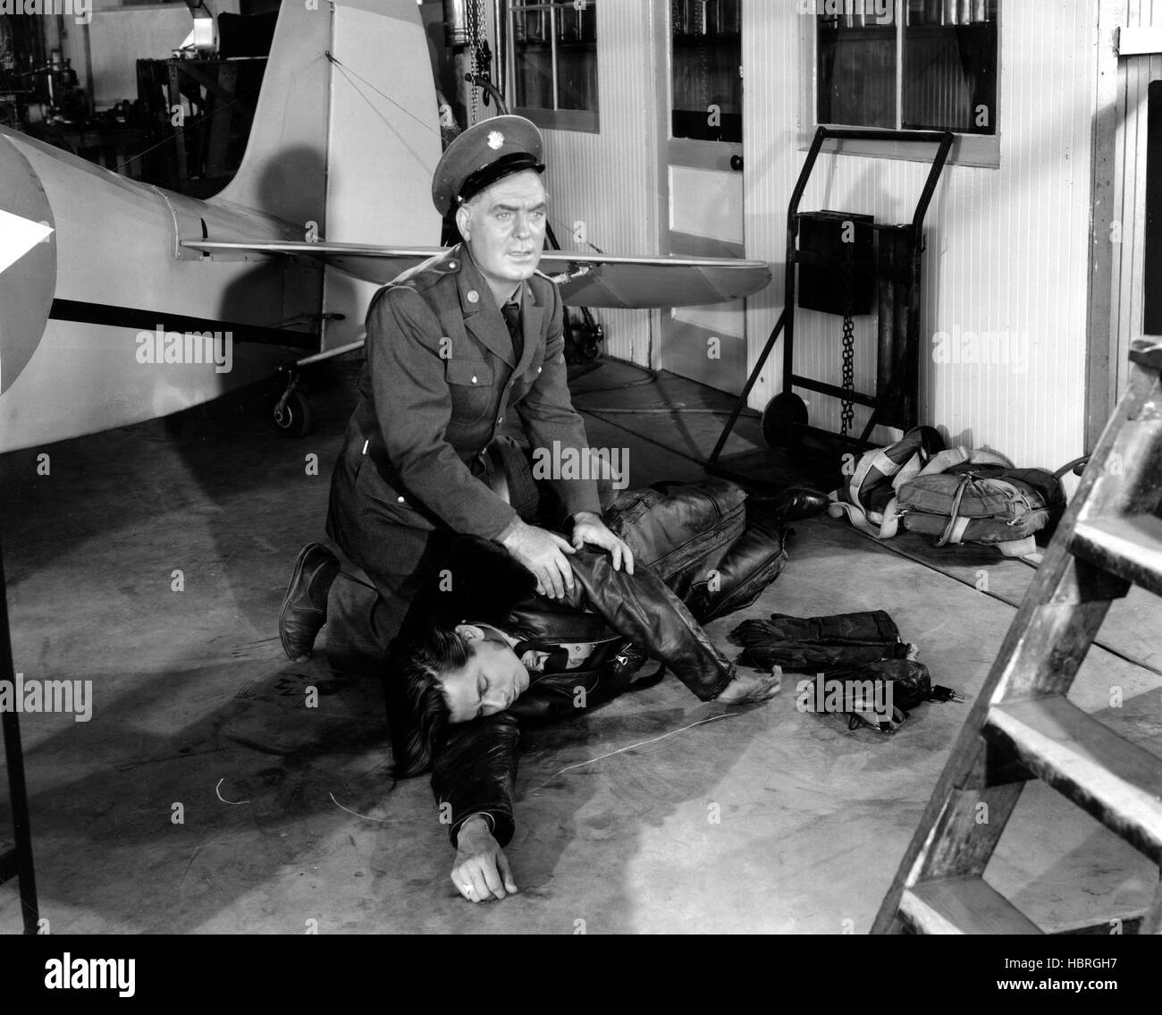 FLIGHT LIEUTENANT, Pat O'Brien, Glenn Ford, 1942 Stock Photo - Alamy