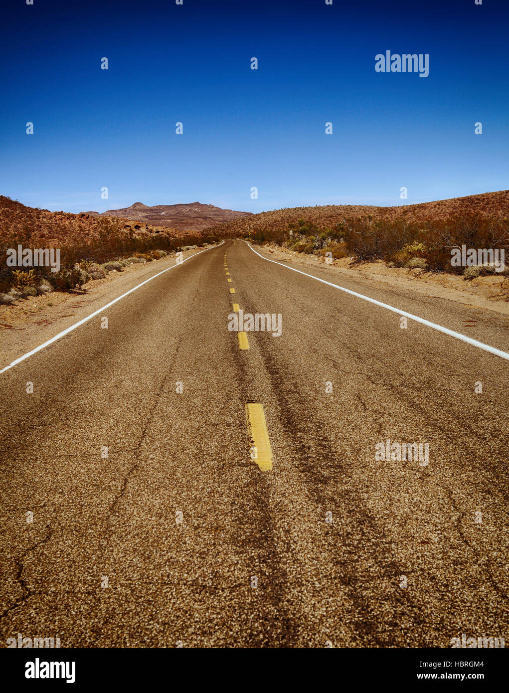 Highway empty road ca hi-res stock photography and images - Alamy