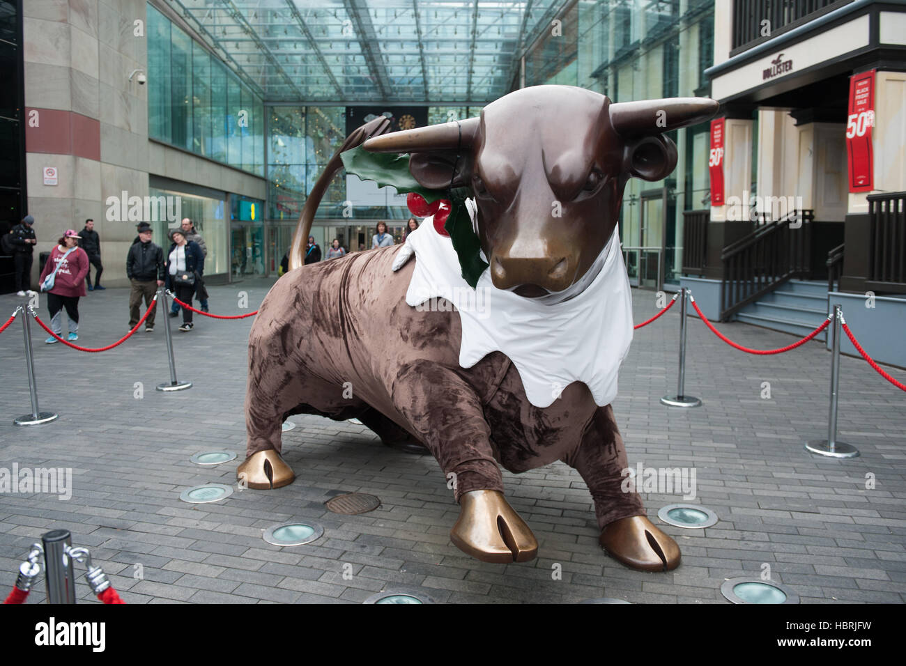 Bronze Bull Statue Bullring Shopping Stock Photos & Bronze Bull Statue ...