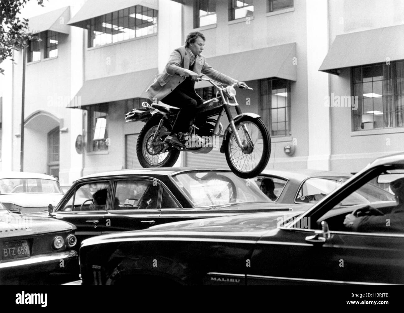 FREEBIE AND THE BEAN, stuntman Mike Bast, (standing in for James Caan ...