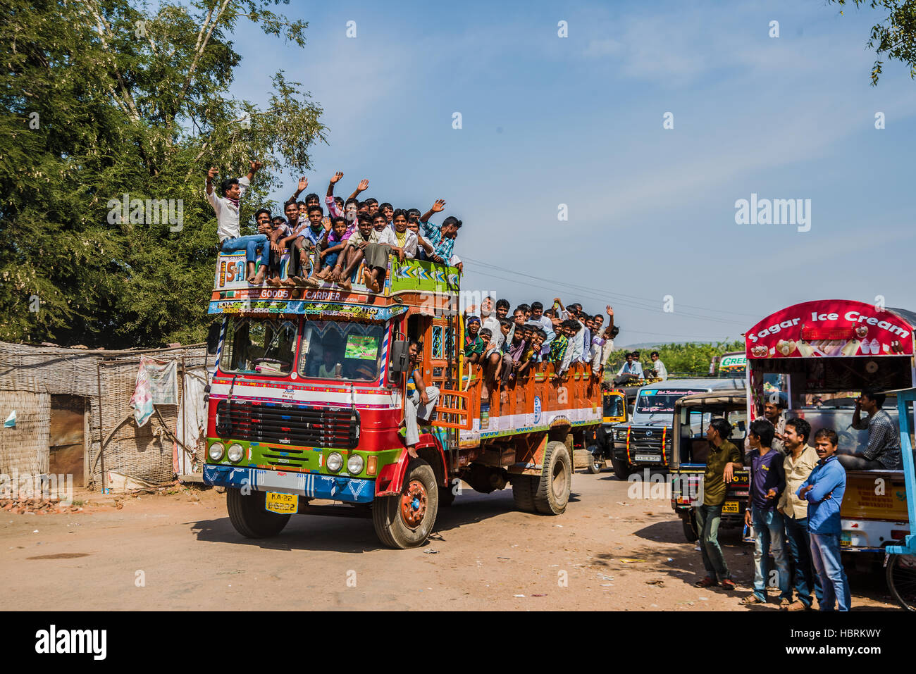 Crowded bus india High Resolution Stock Photography and Images - Alamy