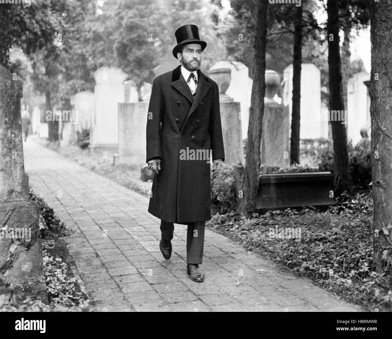 FREUD, (aka FREUD: THE SECRET PASSION), Montgomery Clift, 1962 Stock ...