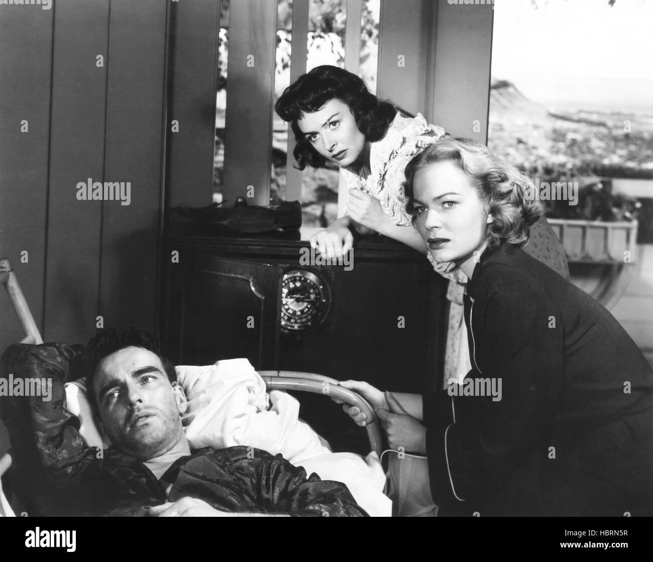 FROM HERE TO ETERNITY, from left: Montgomery Clift, Donna Reed ...