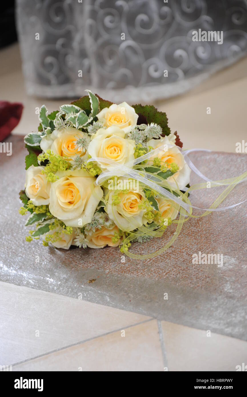 Wedding Bouquet with yellow roses Stock Photo - Alamy