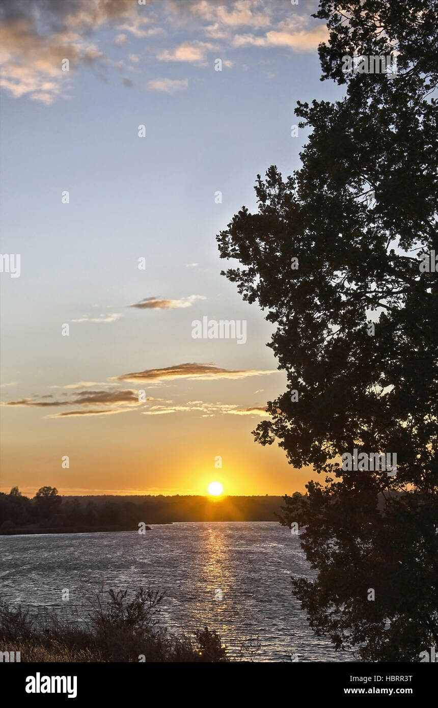 Yellow sunset over water hi-res stock photography and images - Alamy
