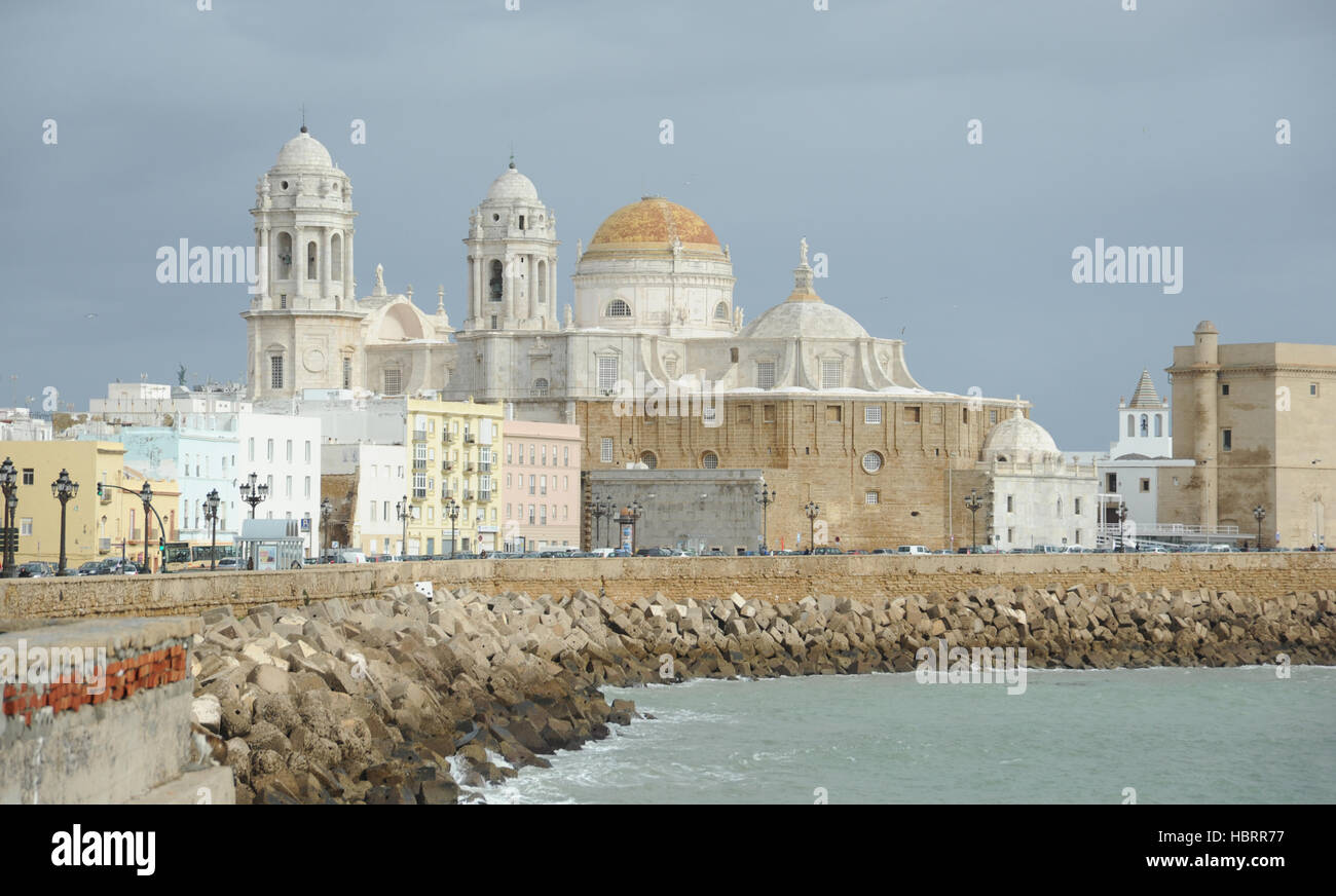 Cadiz waterfront street view hi-res stock photography and images - Alamy