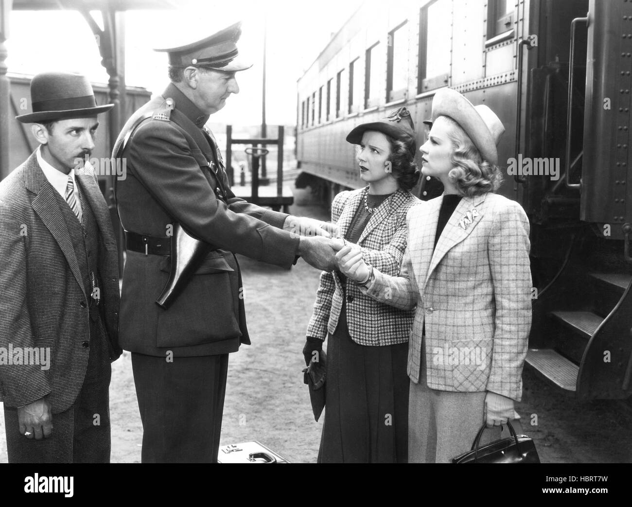 FIVE OF A KIND, from left: John Qualen, Slim Summerville, Inez Courtney ...