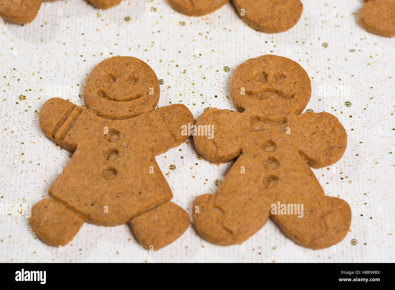 Christmas smiling gingerbread men, men and women Stock Photo - Alamy