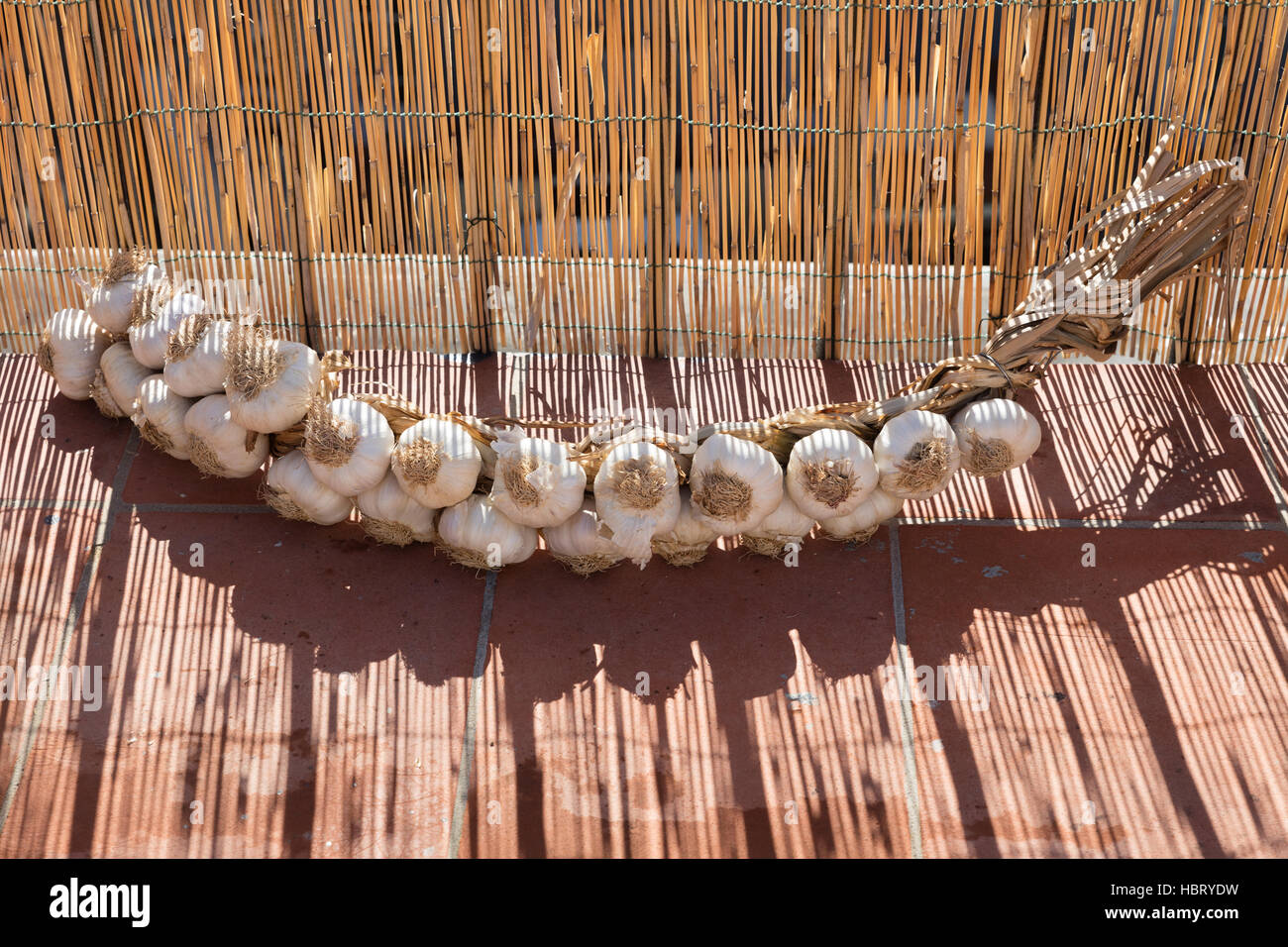 A garlic braid Stock Photo - Alamy