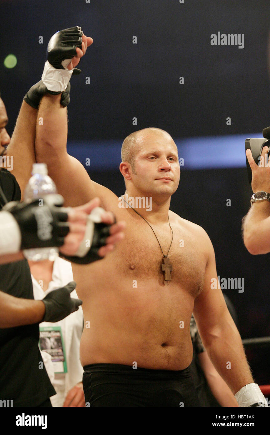 Fedor emelianenko hand raised in hi-res stock photography and images ...