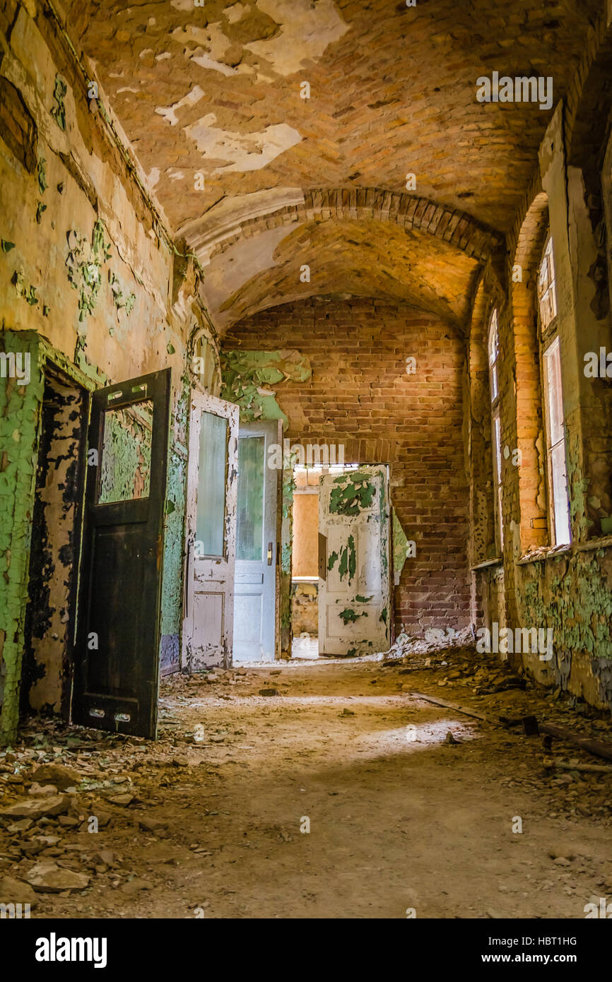 abandoned old building Stock Photo - Alamy