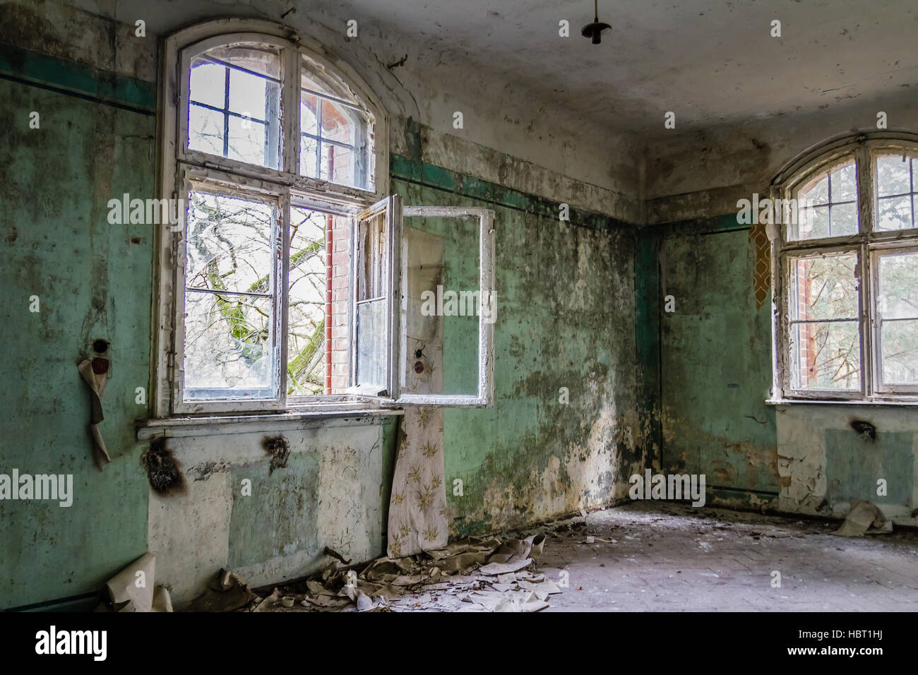 abandoned old building Stock Photo - Alamy