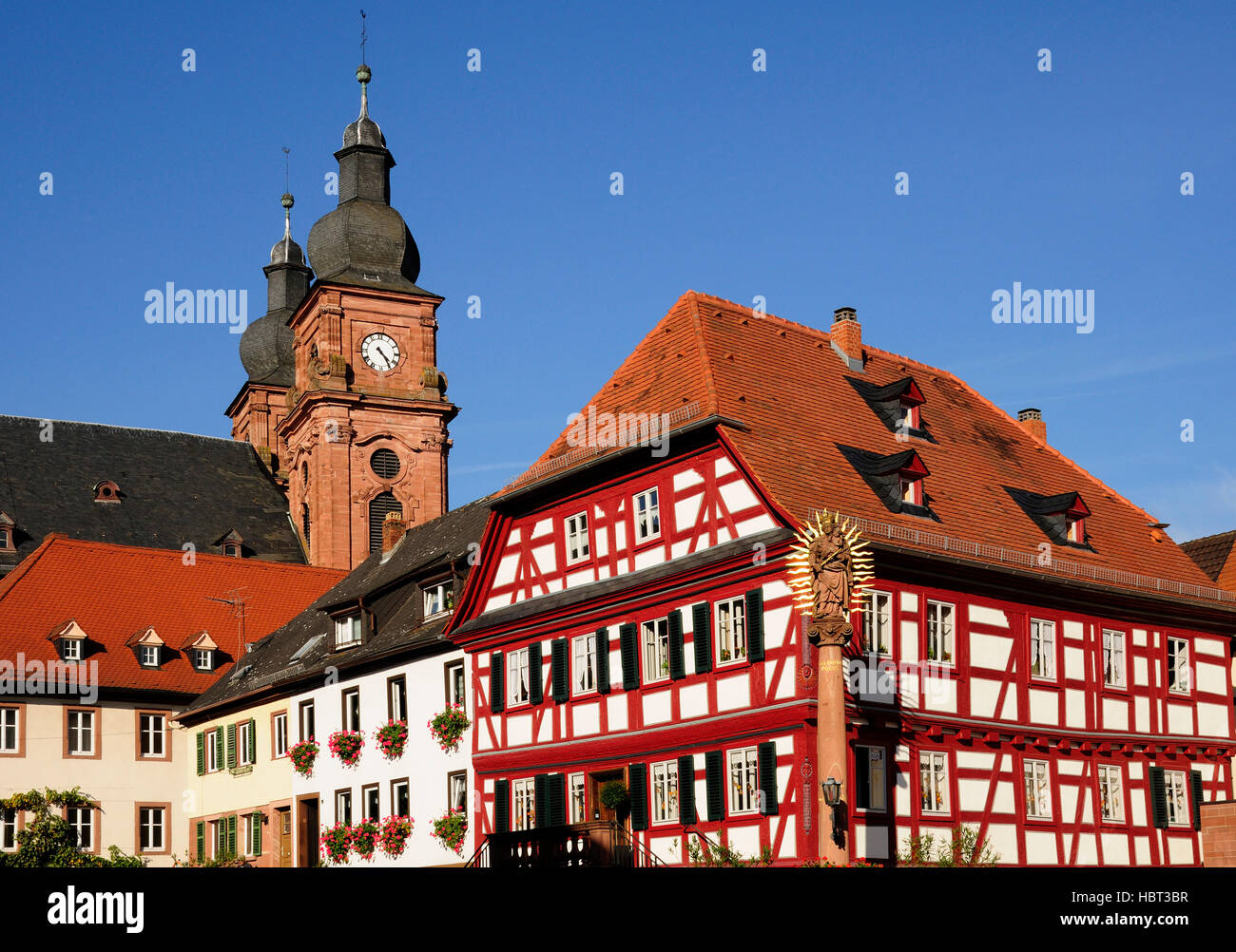 Amorbach: church Saint Gangolf and marian column on town square in old ...