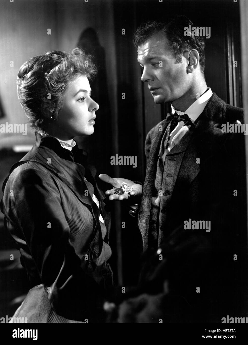 GASLIGHT, Ingrid Bergman, Joseph Cotten, 1944 Stock Photo - Alamy