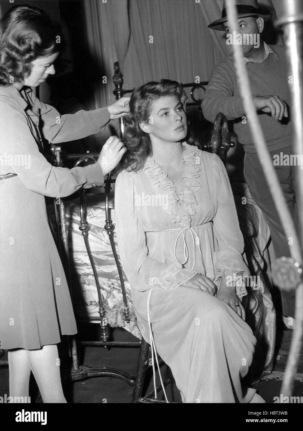 GASLIGHT, Mary Freeman (left) giving Ingrid Bergman a touchup before ...