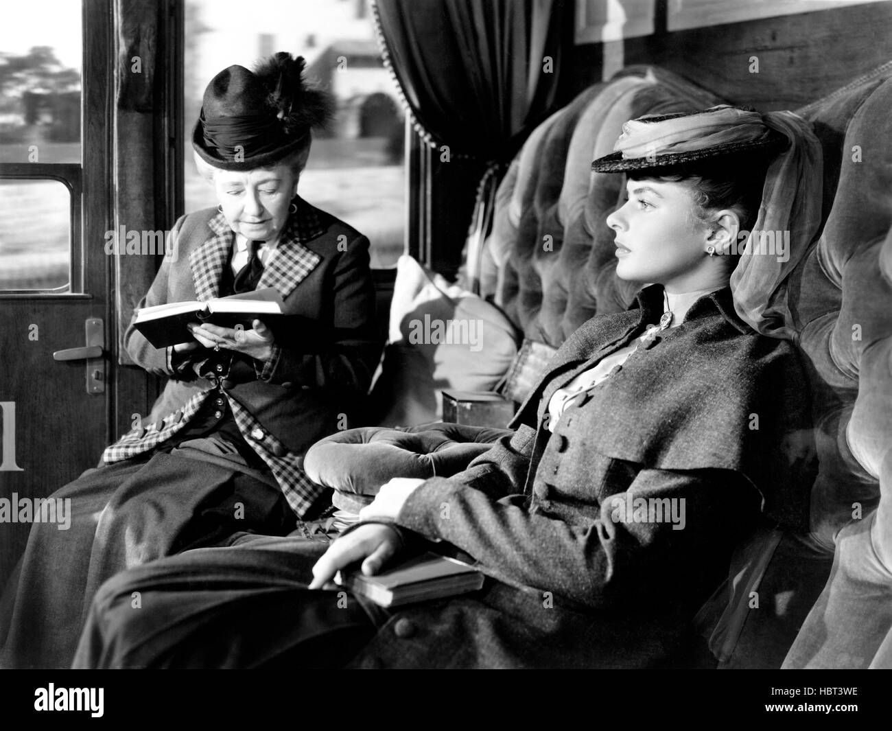 GASLIGHT, from left, Dame May Whitty, Ingrid Bergman, 1944 Stock Photo ...