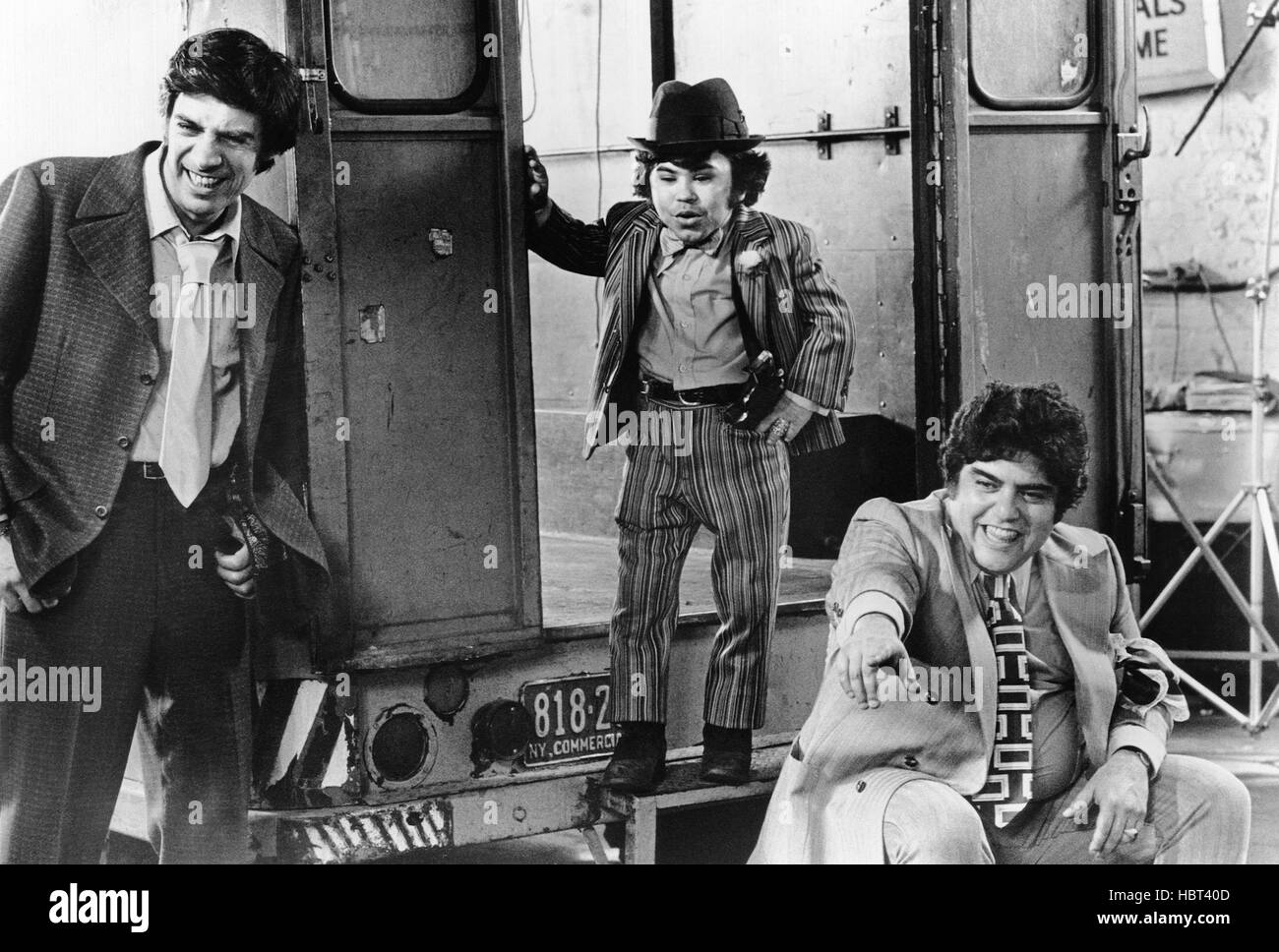 THE GANG THAT COULDN'T SHOOT STRAIGHT, from left, Jerry Orbach, Herve ...