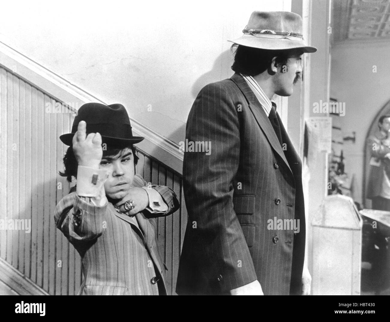 GANG WHO COULDN'T SHOOT STRAIGHT, THE, Herve Villechaize, Joe Santos ...