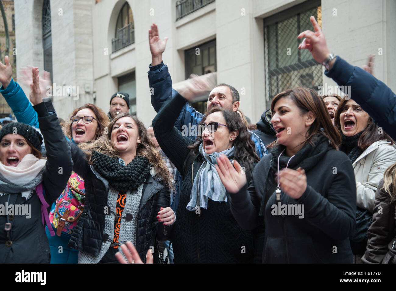 Rome, Italy. 06th Dec, 2016. About three hundred Almaviva company ...