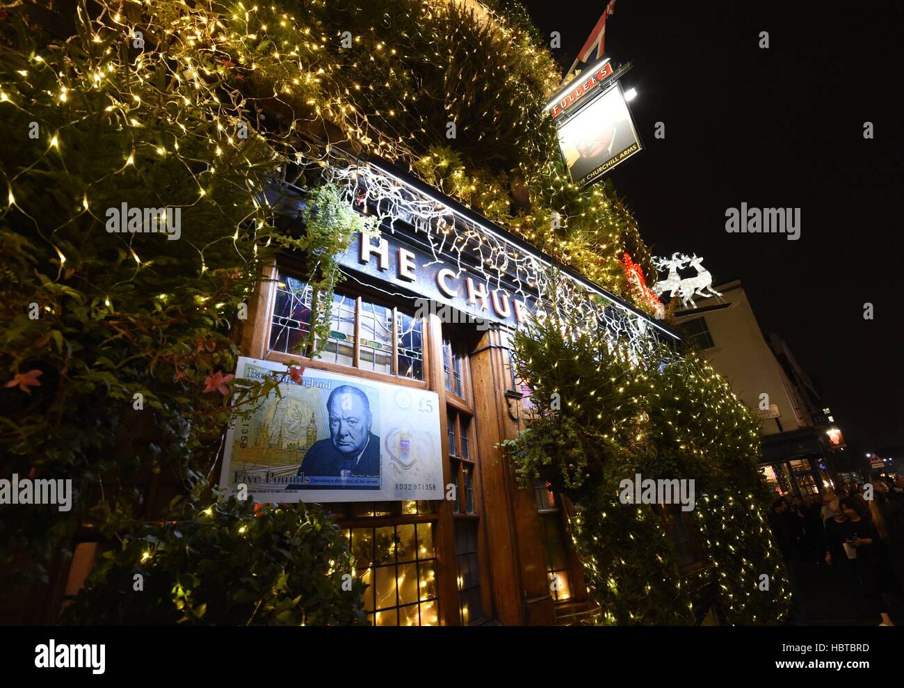 Pub christmas decorations hi-res stock photography and images - Alamy