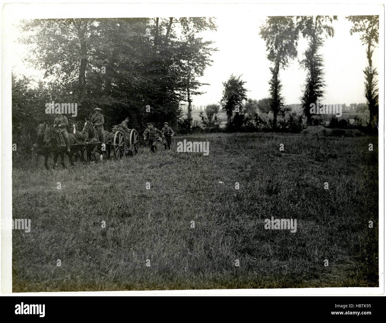 A British infantry maxim gun coming into action [Lestrem, France] Stock ...