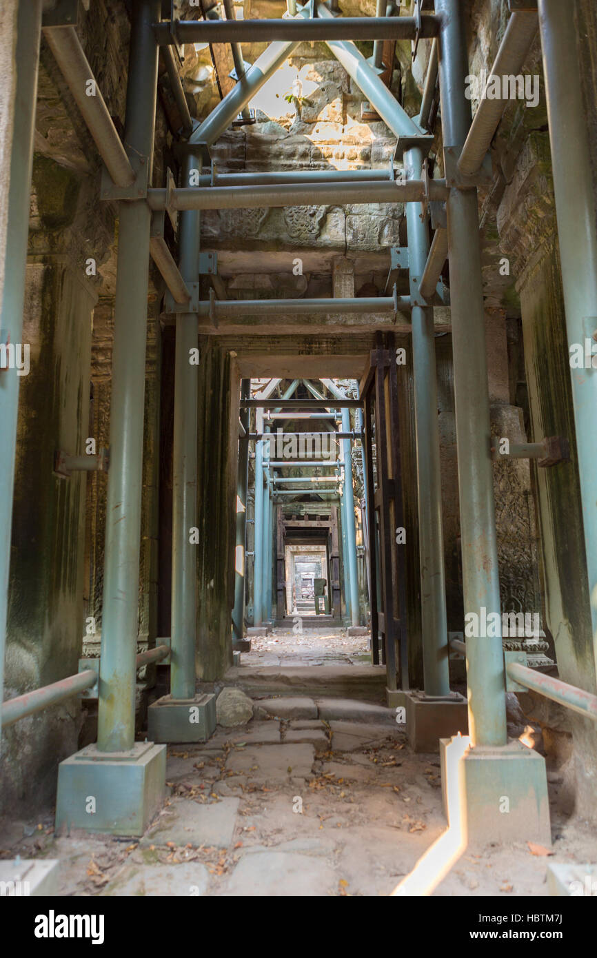 Ta prohm inside angkor hi-res stock photography and images - Alamy
