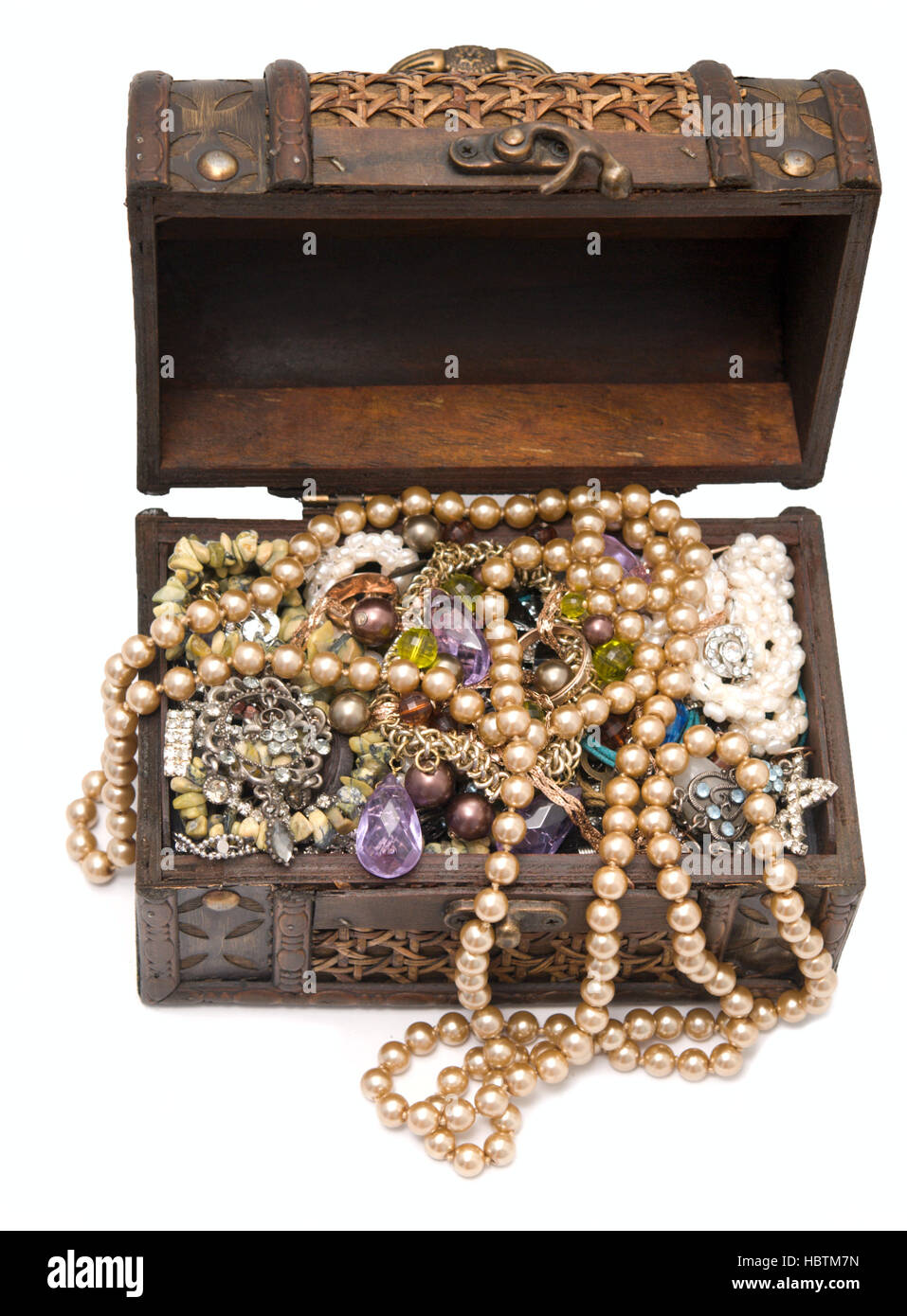 Treasure chest gold and silver coin hi-res stock photography and images ...