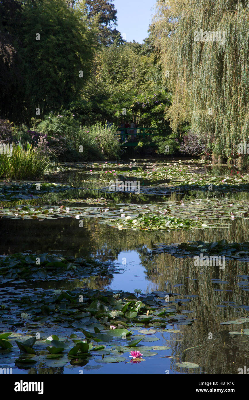 Monet the japanese bridge hi-res stock photography and images - Alamy