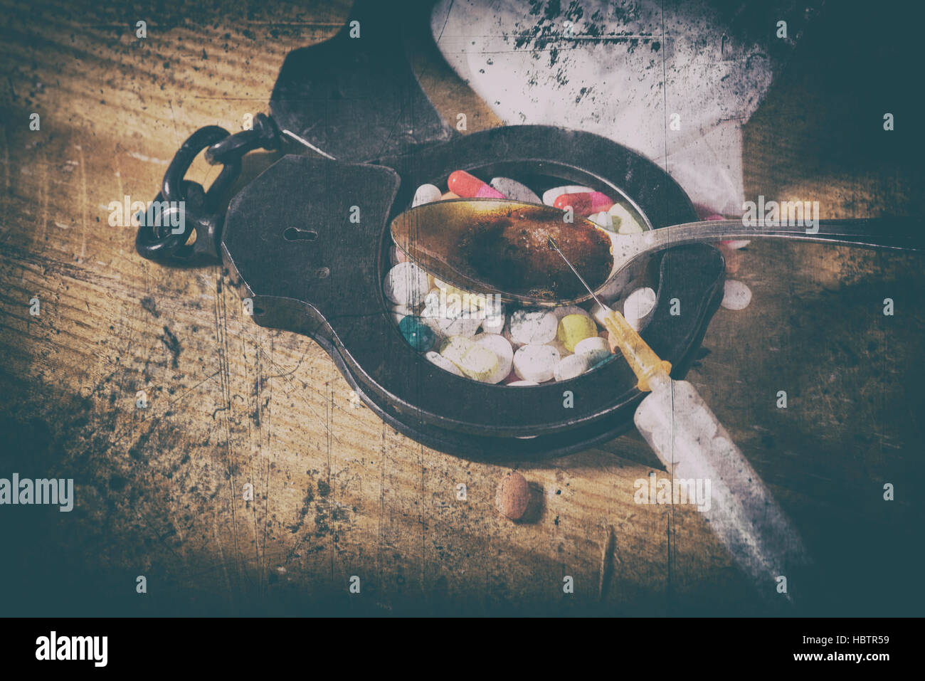 Drug syringe and cooked heroin Stock Photo - Alamy