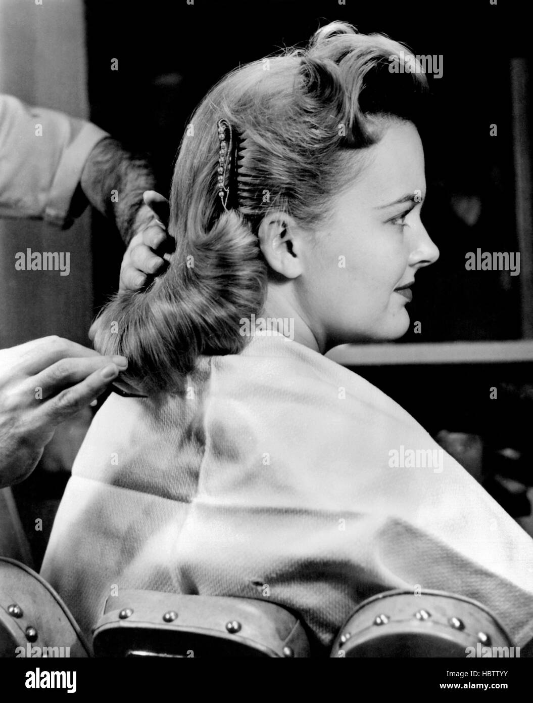 GIANT, Fran Bennett, having her hair done on-set, 1956 Stock Photo - Alamy