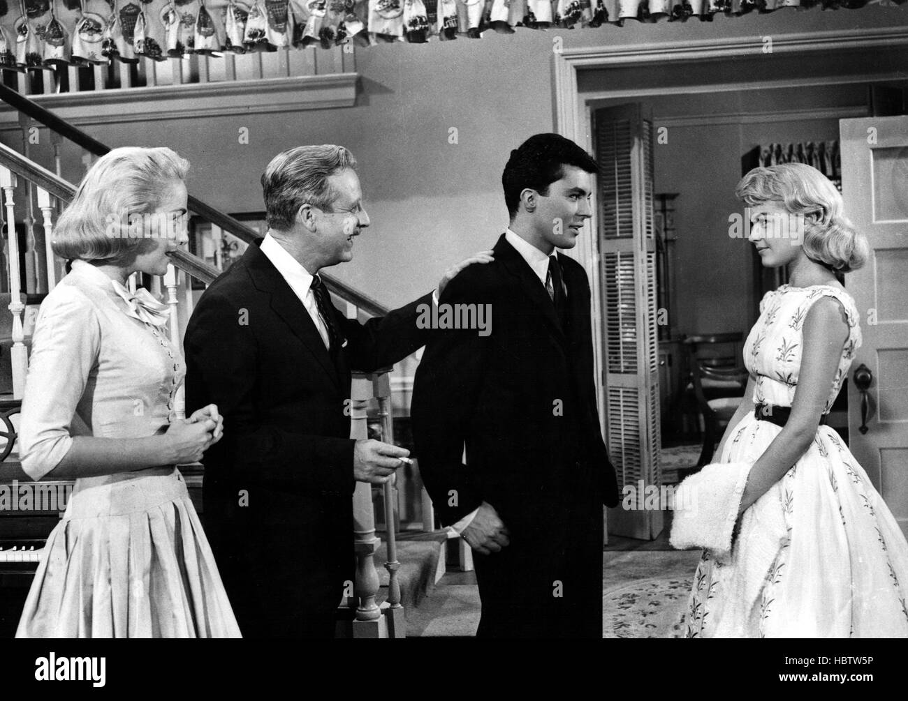 GIDGET, Mary LaRoche, Arthur O'Connell, James Darren, Sandra Dee, 1959 Stock Photo - Alamy