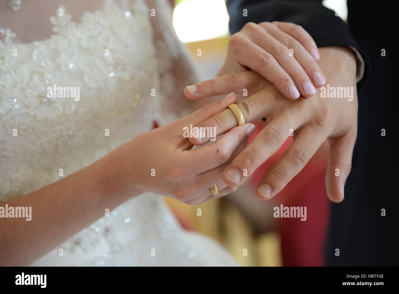 Exchange of the wedding ring Stock Photo - Alamy