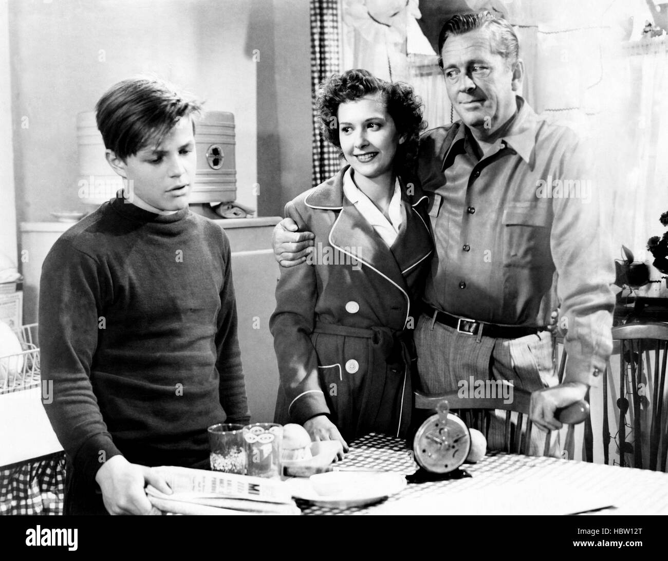 THE GOLDEN GLOVES STORY, from second left, Kay Westfall, James Dunn ...