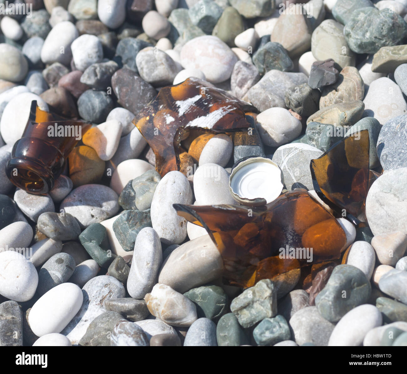 Broken sea shell close up hi-res stock photography and images - Alamy