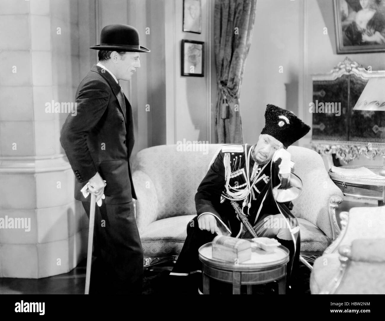 THE GUARDSMAN, from left: Roland Young, Alfred Lunt, 1931 Stock Photo ...