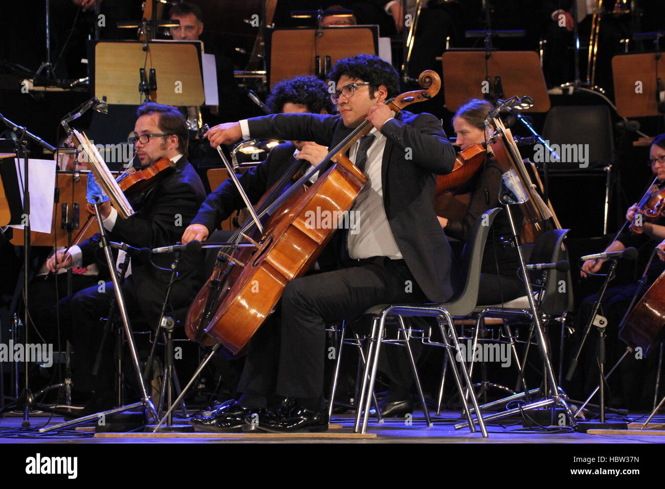 Cello players hi-res stock photography and images - Alamy