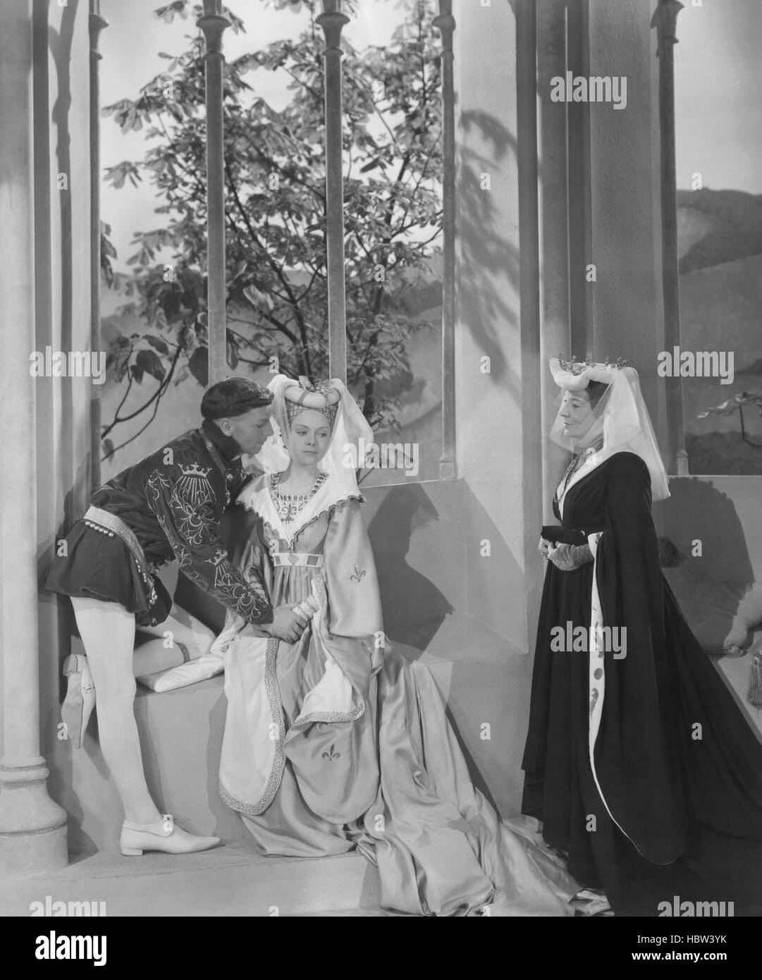 HENRY V, from left: Laurence Olivier, Renee Asherson, Freda Jackson ...