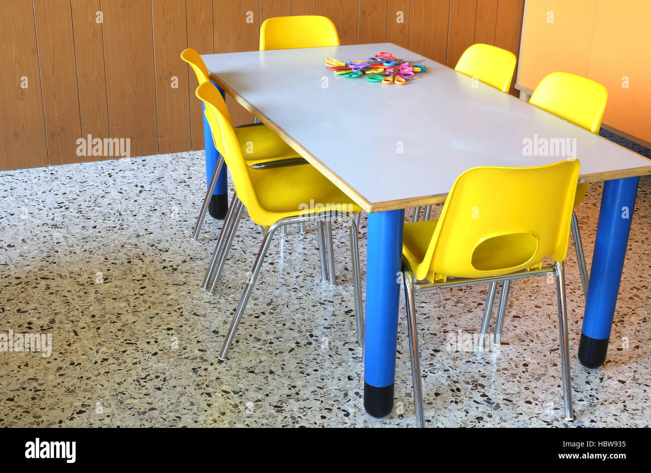 Kids in class room hi-res stock photography and images - Alamy