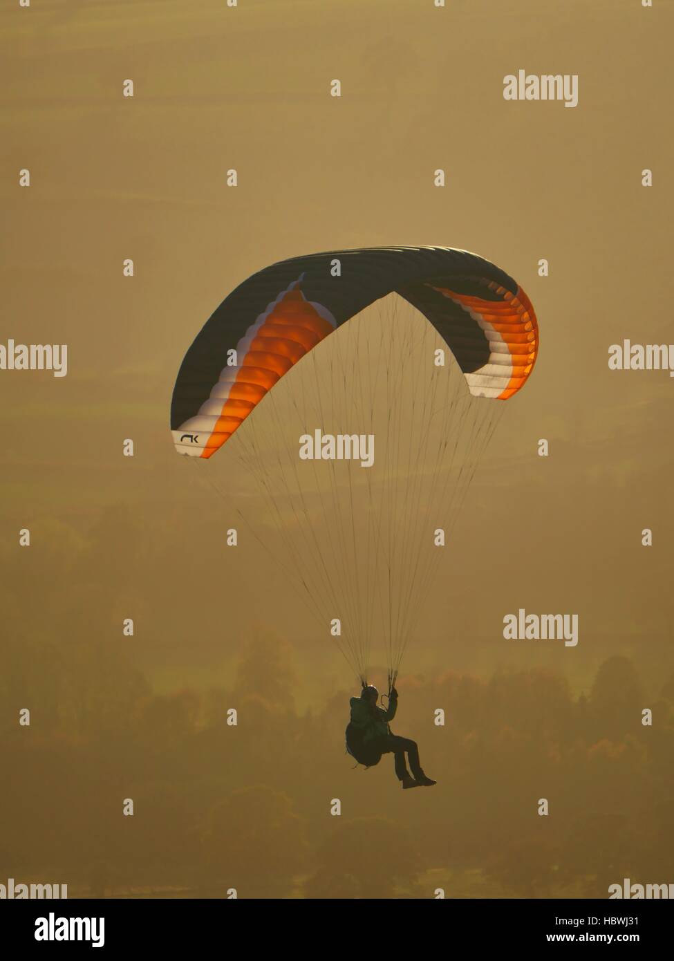 Man flying paraglider hi-res stock photography and images - Alamy