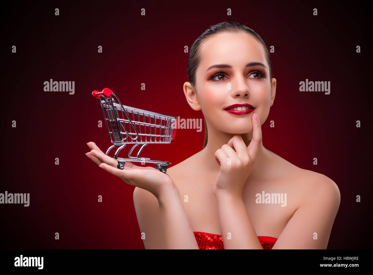 Young woman with shopping cart Stock Photo - Alamy