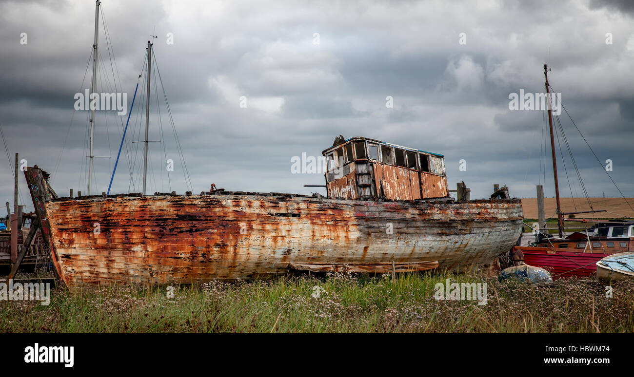 Mooring piers hi-res stock photography and images - Alamy