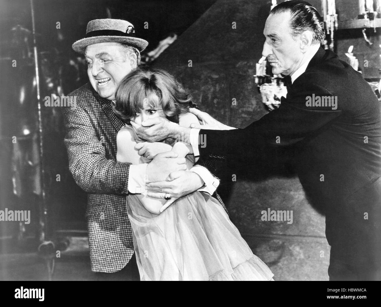THE GHOST IN THE INVISIBLE BIKINI, l-r: Jesse White, Deborah Walley ...