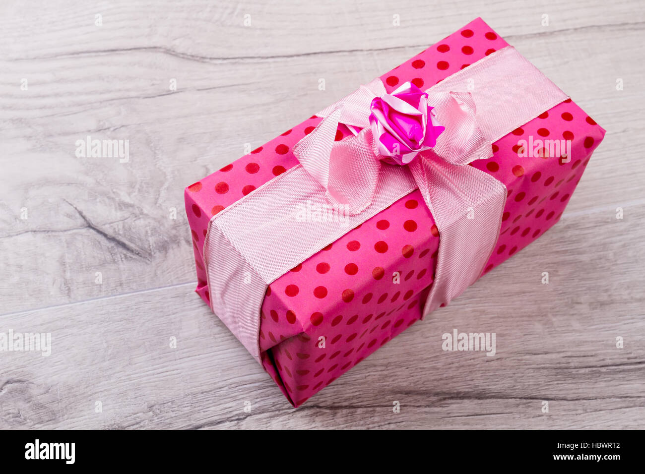 Present with ribbon and bow Stock Photo - Alamy