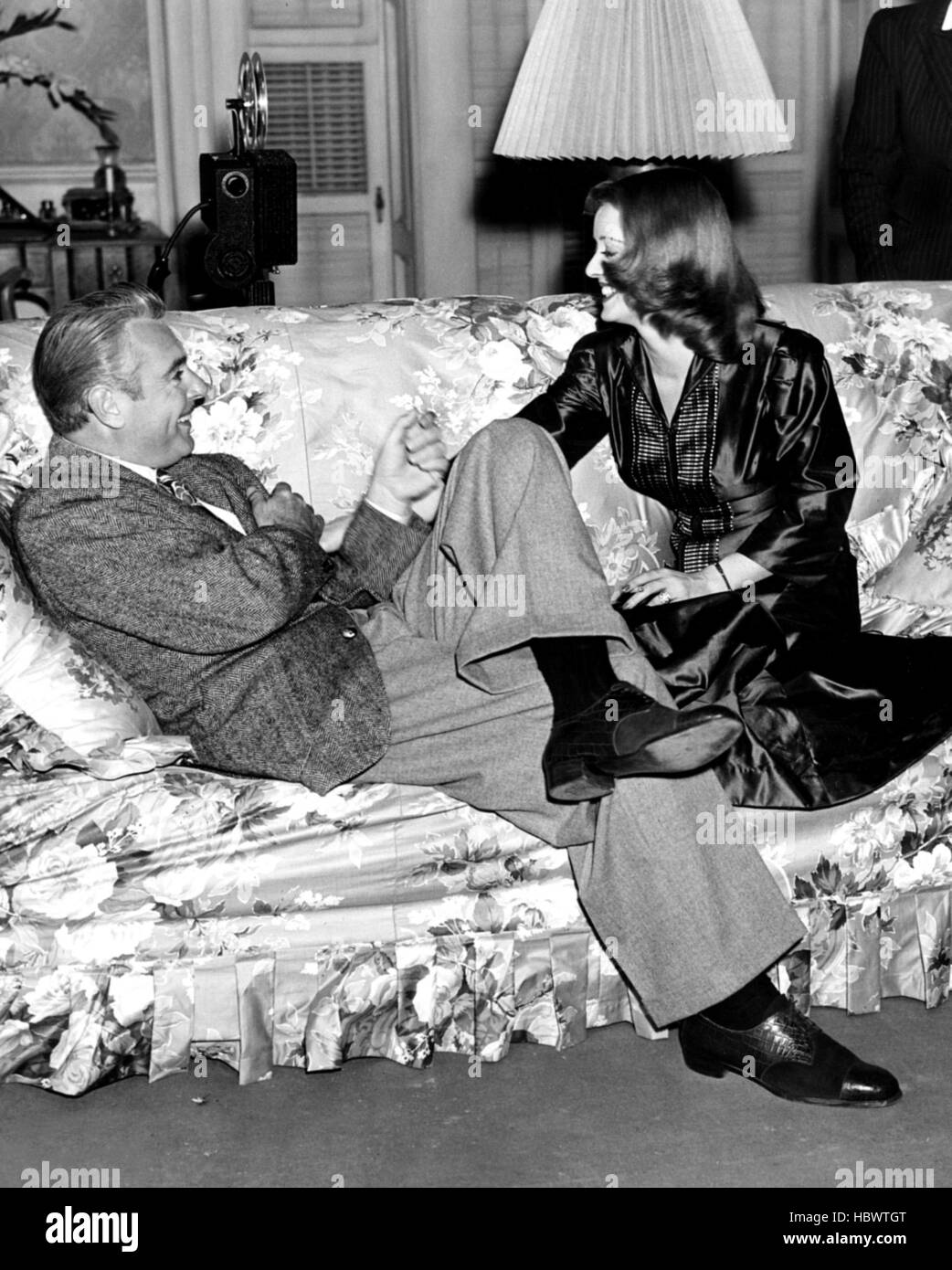 THE GREAT LIE, George Brent, Bette Davis on set, 1941 Stock Photo - Alamy
