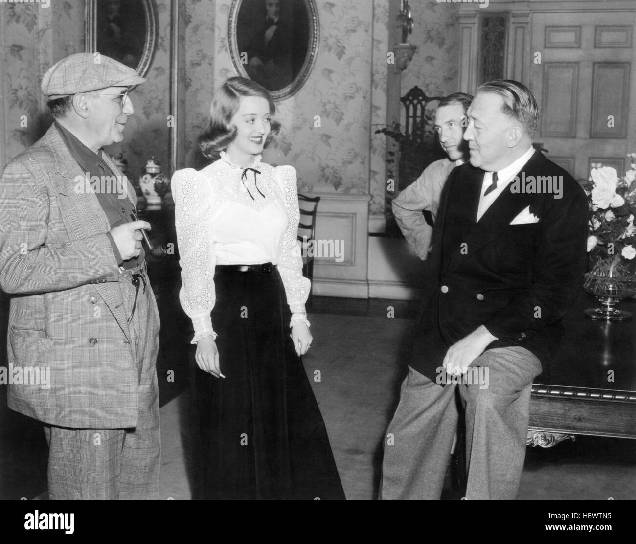 THE GREAT LIE, from left: cinematographer Tony Gaudio, Bette Davis ...