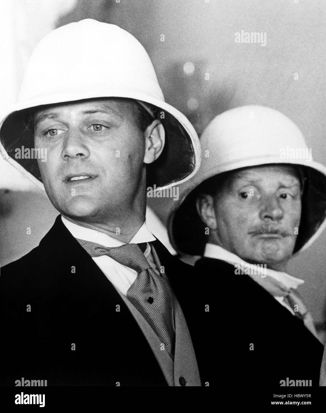 HEAT AND DUST, Christopher Cazenove, Patrick Godfrey, 1983, (c ...