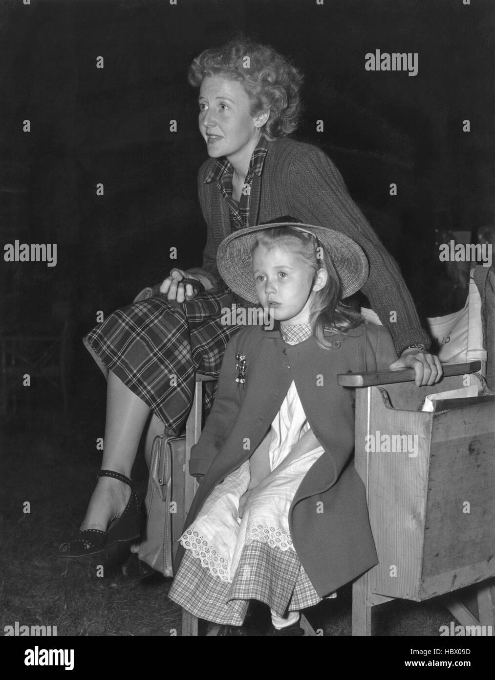 THE HISTORY OF MR. POLLY, Mary Hayley Bell, Juliet Mills, on-set, 1949 ...