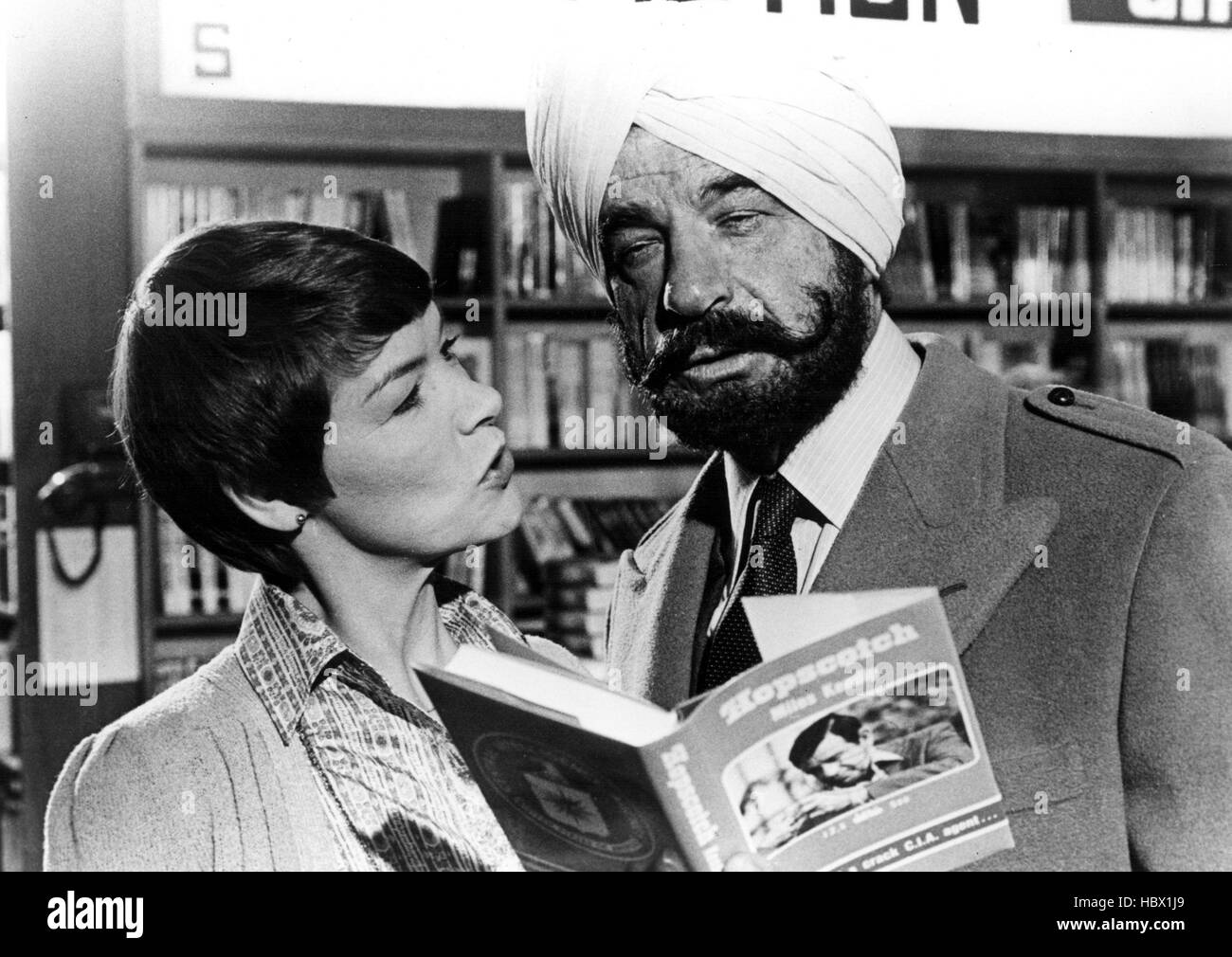 HOPSCOTCH, Glenda Jackson, Walter Matthau, 1980, (c) Avco Embassy ... HOPSCOTCH, Glenda Jackson, Walter Matthau, 1980, (c) Avco Embassy ...